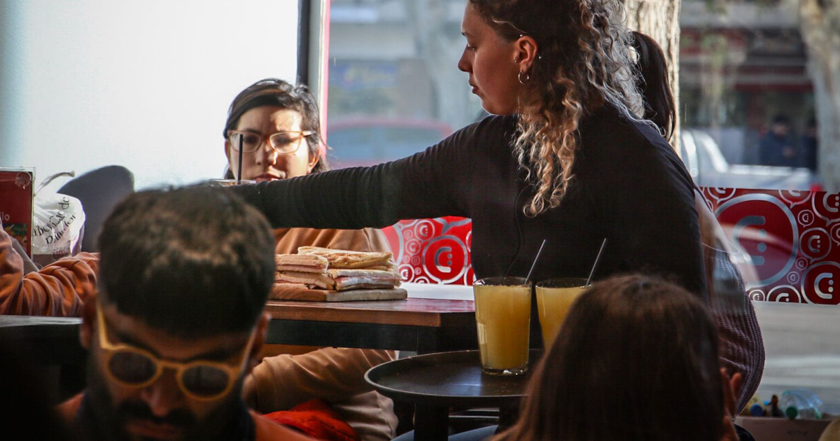 Propina obligatoria: los gastronómicos de San Juan la miran con recelo