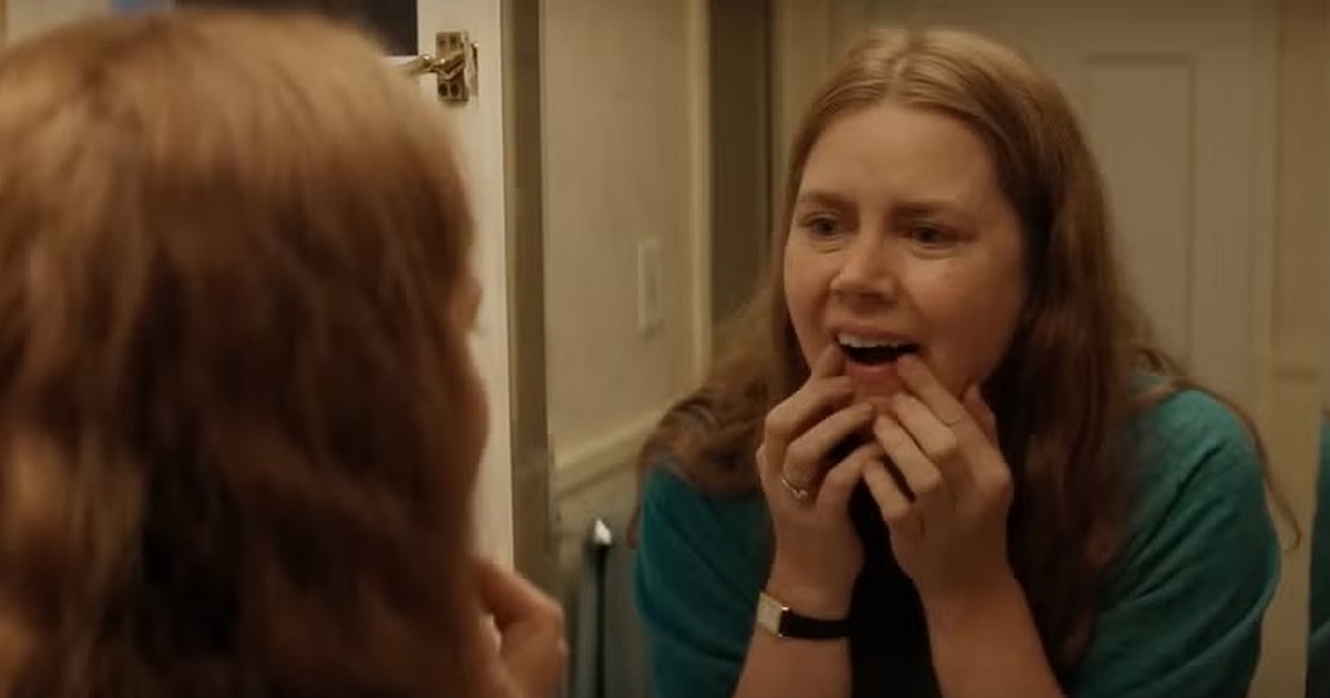 De qué se trata la rara película en la que Amy Adams se transforma en ...