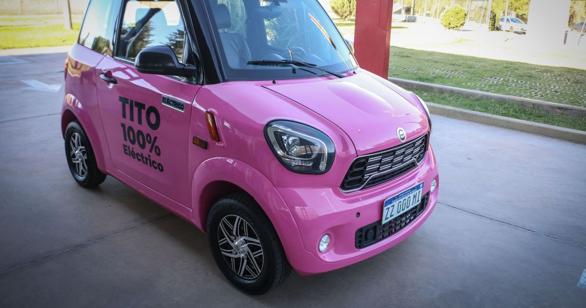 ¿Cómo es por dentro Tito, el primer auto eléctrico que quieren fabricar ...
