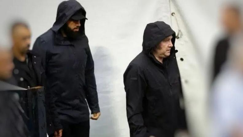 ¿Quién es el misterioso hombre de gorra que no se despega de Karina y ...