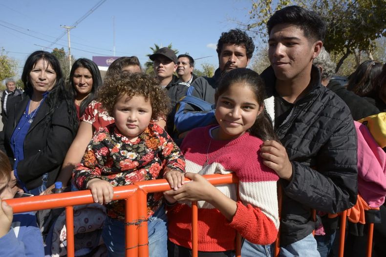 ¿Estuviste en el desfile del 25 en Mayo en Caucete?: ¡buscate!