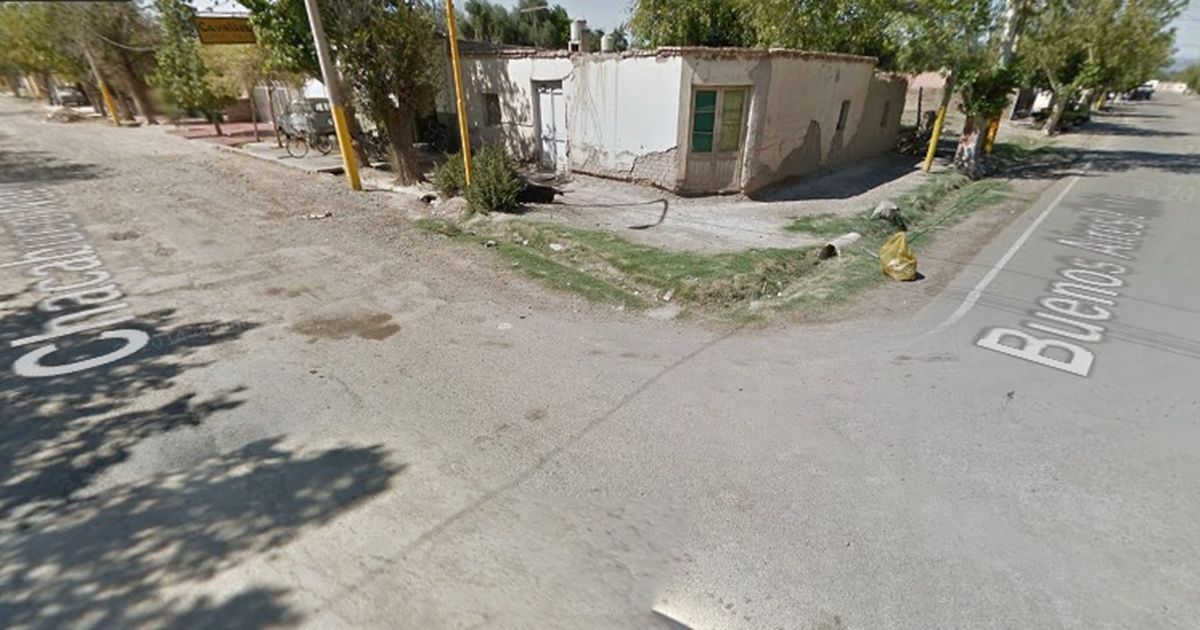 Chocó con un camión municipal y terminó quebrado