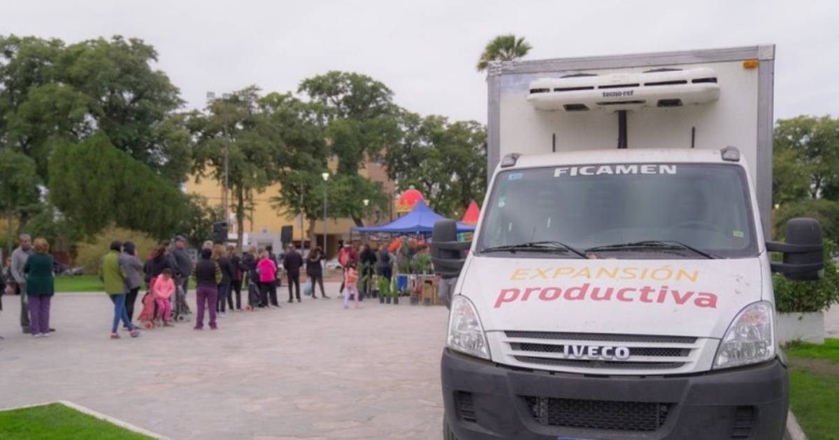 El camión de frutas y verduras estará visitando un importante ...