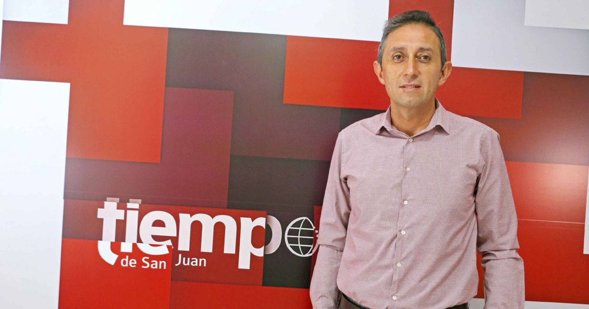 Carlos Lira: un pastor que va más allá de la religión