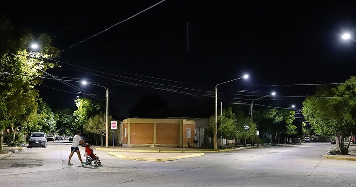 La iluminación LED llega a más barrios de Capital