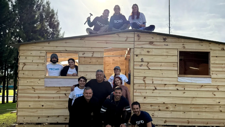 Video: el Chiqui Tapia mostró las casas que donará la AFA e hizo ...