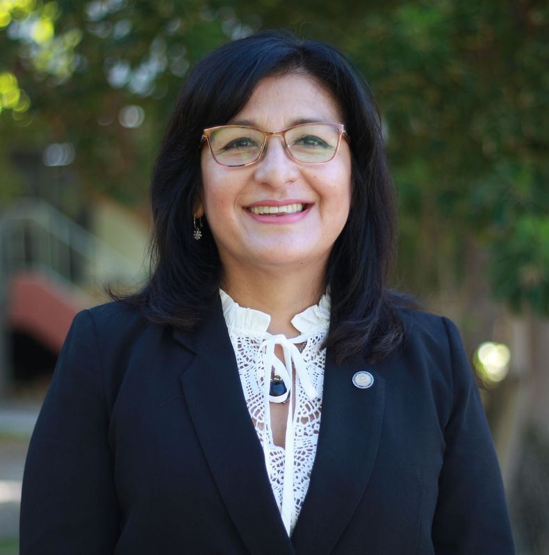 Histórico: Andrea Díaz, la primera mujer en convertirse en decana de ...