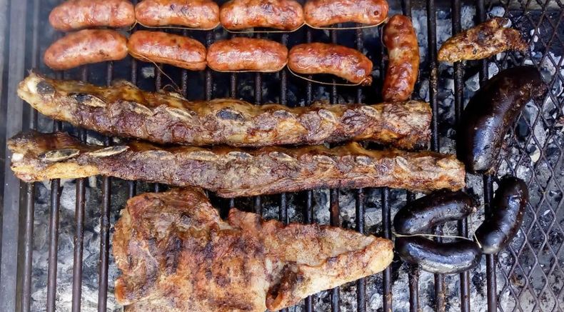 ¿Querés debutar con la parrilla? Conocé los tips para que el asado esté ...