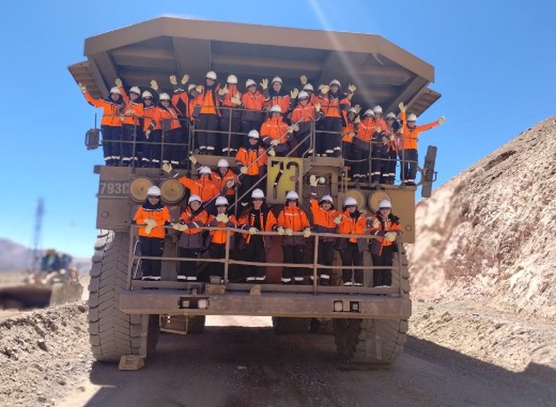 Un trabajador minero en San Juan gana en promedio 2,2 veces más que otro del sector privado