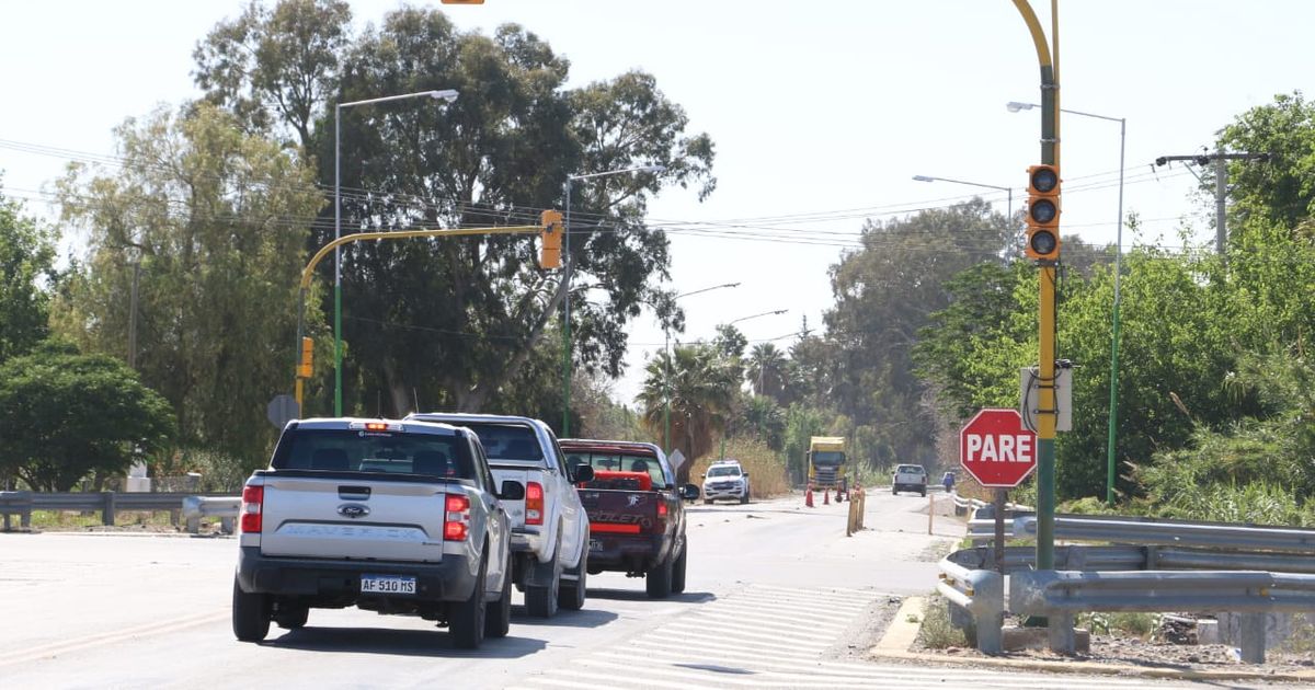 Video: colocaron semáforos en el peligroso cruce de Ruta 40 y Calle 11