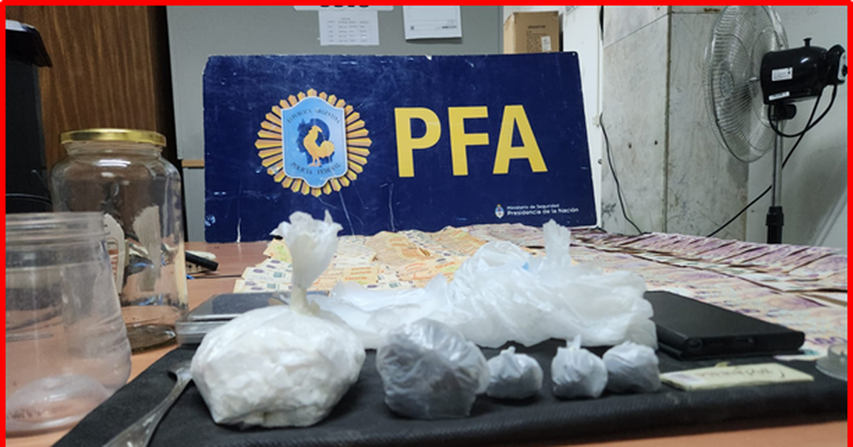Lo Pararon En La Calle Y Le Encontraron Marihuana Cocaína Y Mucha