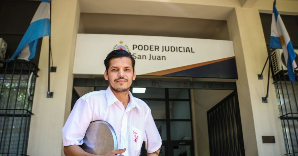 Nico, el mozo de Tribunales que se ganó el cariño de todos