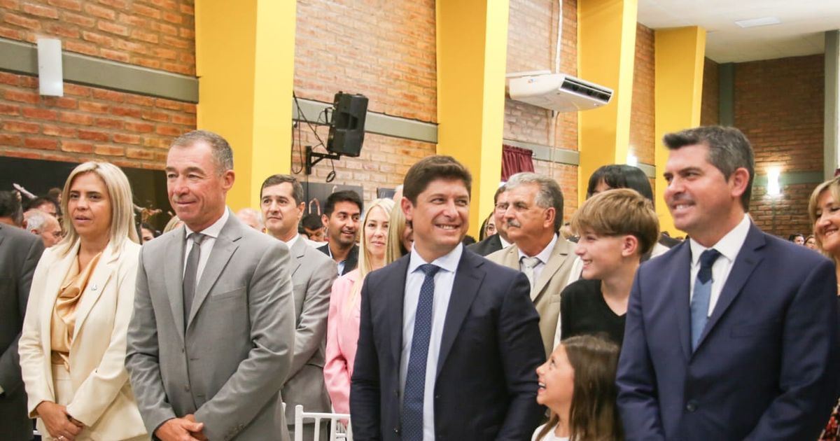 Con fuerte presencia política y anuncios bajo el brazo, Juan José ...