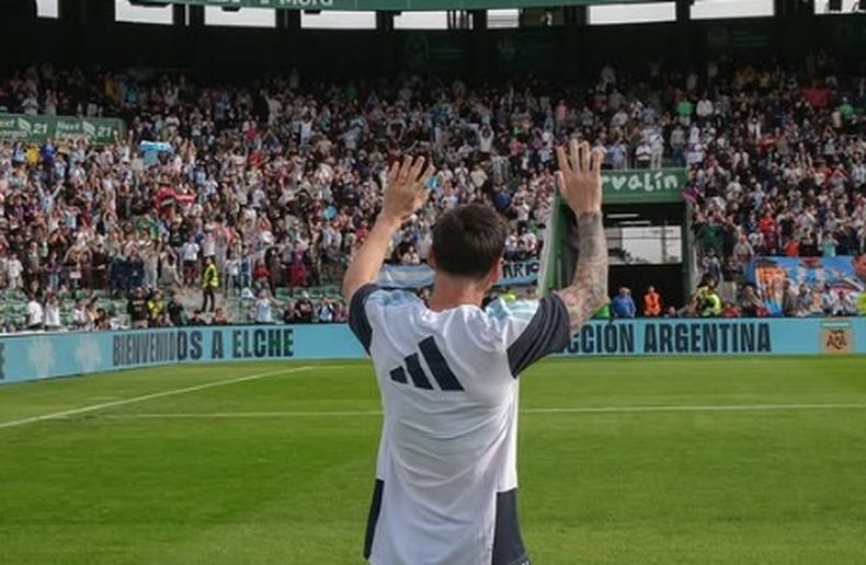Con un Messi estelar y el himno argentino de fondo, la Selección ...