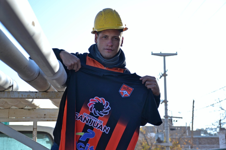 Por la mañana operario y por la tarde capitán naranja: Jesús, el ...