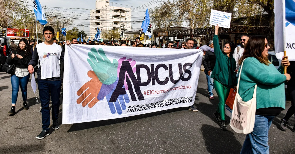 Paro de ADICUS en San Juan por el financiamiento universitario y en ...
