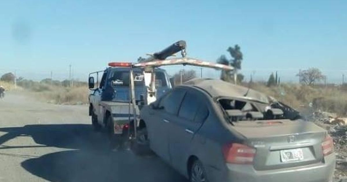Domingo accidentado: perdió el control y volcó, así quedó el auto