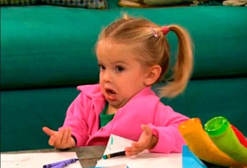 Recalculando: por 10 centímetros, así quedó atascado un avión en un puente