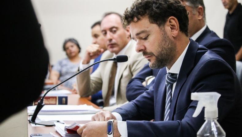El testimonio que complica al policía que baleó al camionero y que negó ...
