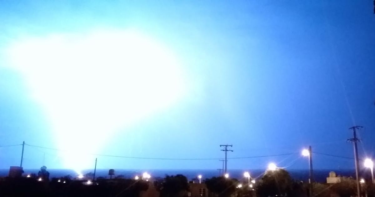 Impactantes imágenes de un rayo cayendo en Pocito