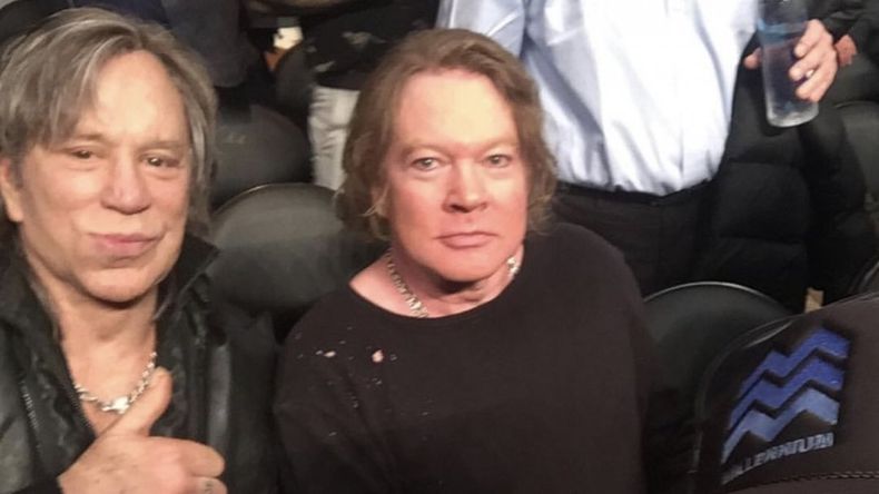 Axl Rose y Mickey Rourke se fotografiaron juntos y los memes no perdonaron