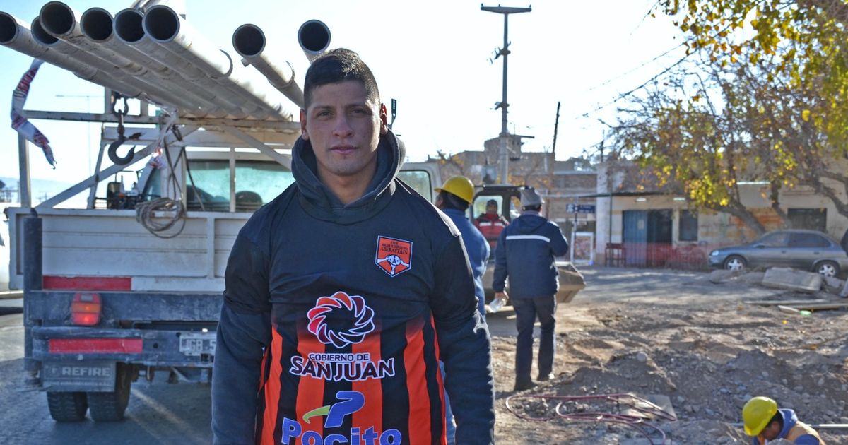 Por la mañana operario y por la tarde capitán naranja: Jesús, el ...