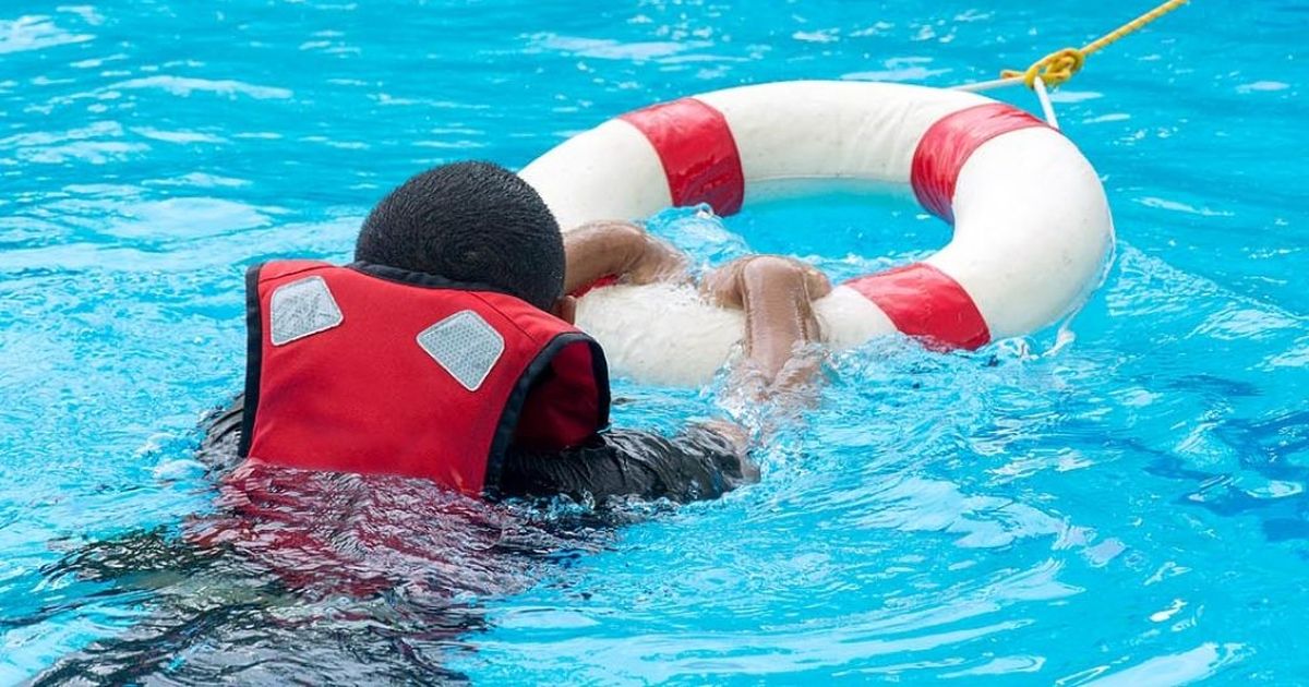 ¿Qué hacer cuando una persona se está ahogando?