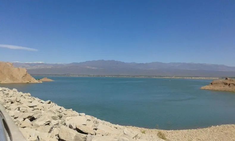 Hallan a una persona sin vida en el paredón del Dique de Ullum