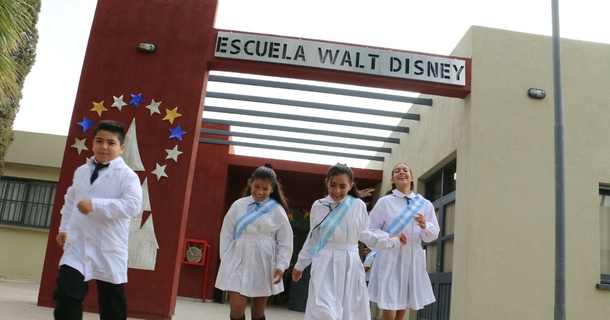 La escuela Walt Disney vive su cuento de hadas
