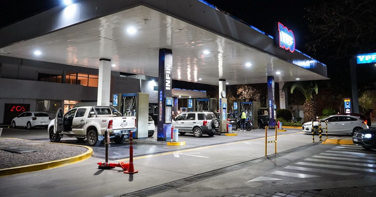YPF prepara un sistema para subir y bajar el precio del combustible a lo largo del día