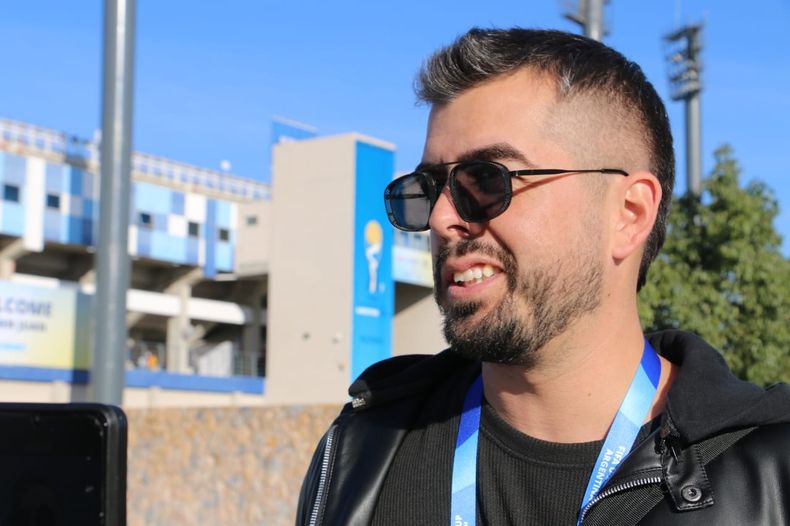 Locura por la voz de Líbero y Paso a Paso: selfie con los sanjuaninos y ¿San Martín o Desamparados?